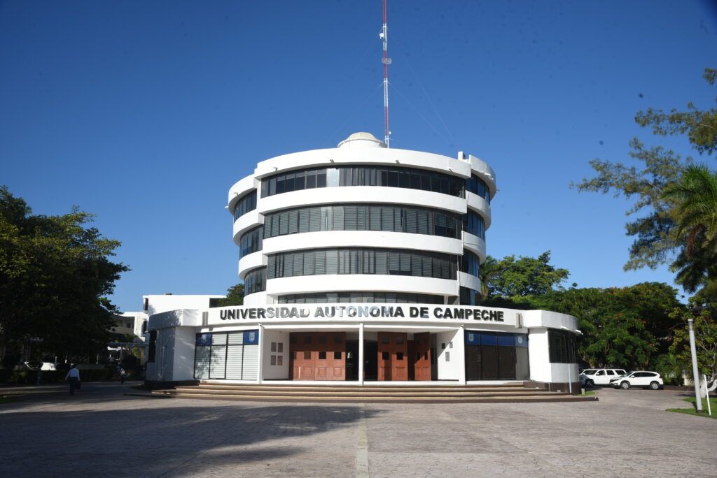 llᐈ Universidad Autónoma de Campeche (UACAM)