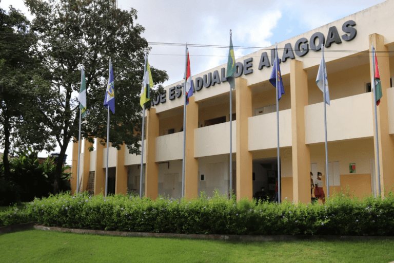 llᐈ Universidad Estatal de Alagoas (UNEAL)